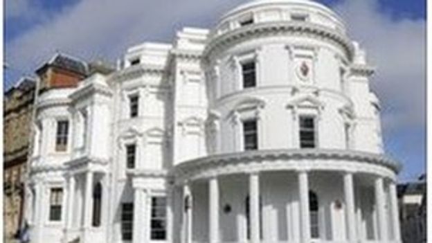 Tynwald 2012: Manx parliament returns after summer break - BBC News