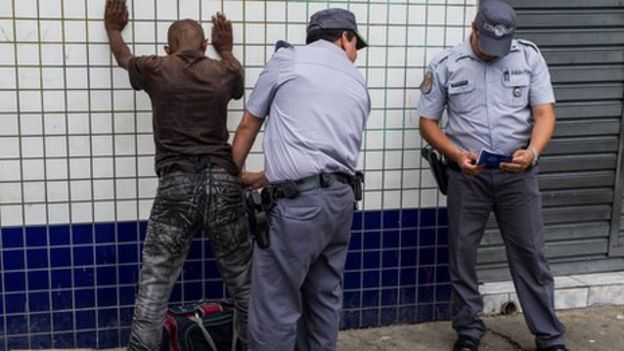 Brazil: 13 new deaths in Sao Paulo's gang battle - BBC News