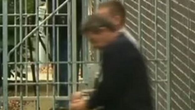 Catherine Gowing: Clive Sharp remanded on missing vet murder - BBC News