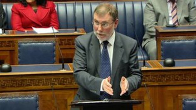 Nelson McCausland in welfare reform statement at Stormont - BBC News