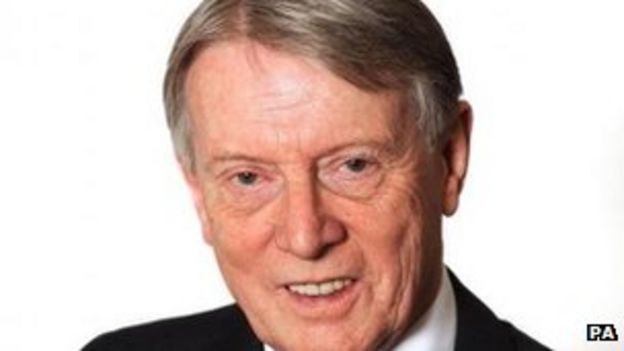 Alun Michael quits as MP to contest police commissioner - BBC News