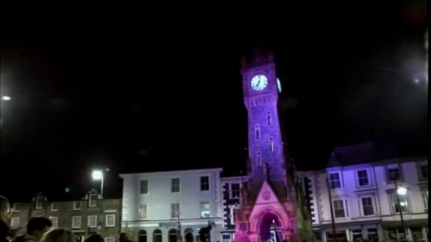 Twitter: The town clock that only chimes on social media - BBC News