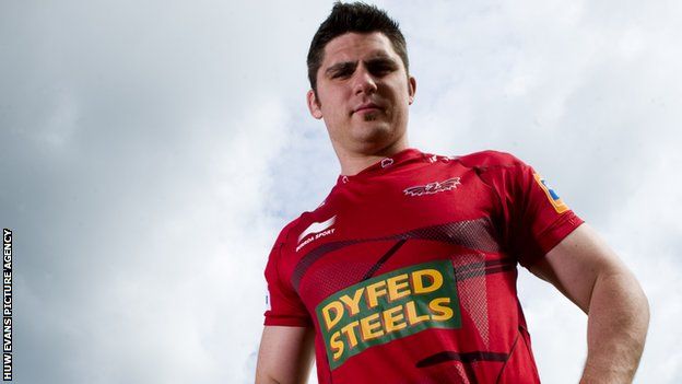 Scarlets' Rob McCusker ready to switch position for Wales - BBC Sport