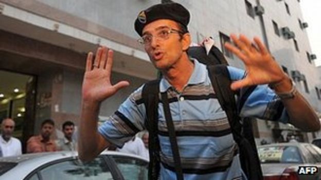 Bosnian Muslim Senad Hadzic walks to Mecca via Syria - BBC News