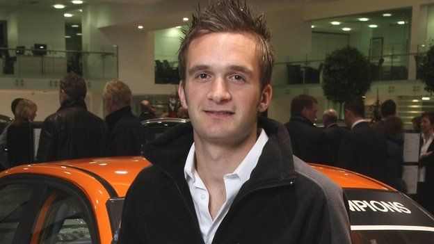 Colin Turkington clinches BTCC win at Donington Park - BBC Sport