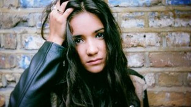 Pop on a budget: Introducing Ria Ritchie - BBC News