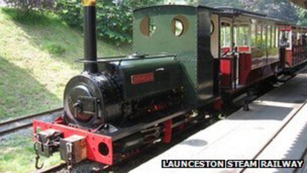 Locomotive restored in Cornwall to transport passengers - BBC News