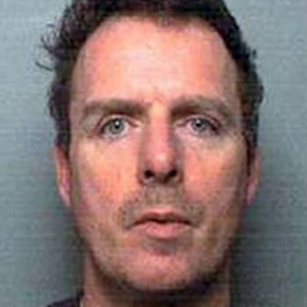 Stephen Farrow: Dorset Police cleared over murderer texts - BBC News