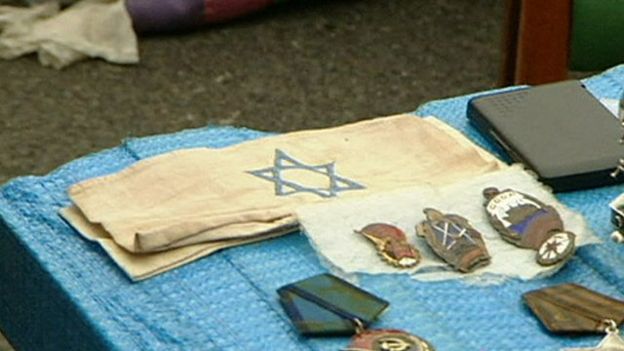 'Goering' Nazi uniform in Plymouth shop 'should be burnt' - BBC News