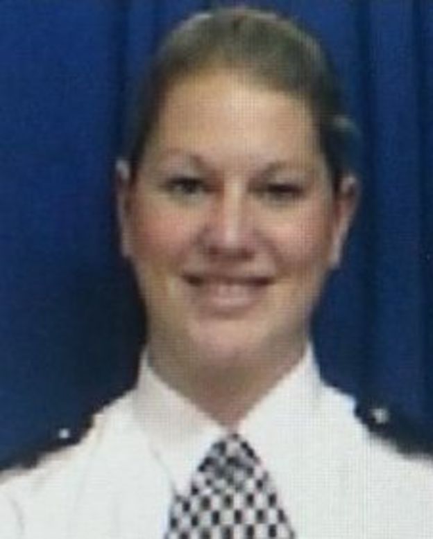 Metropolitan Police detective Adele Cashman dies chasing suspect - BBC News