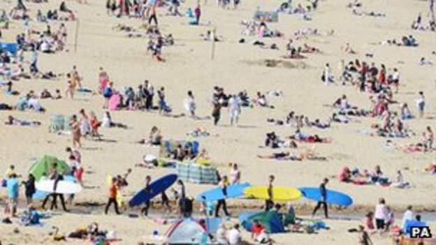 Three Cumbria beaches fail water standard tests - BBC News