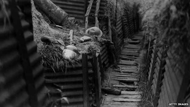 Fallen soldiers: Is it right to take images of bodies? - BBC News