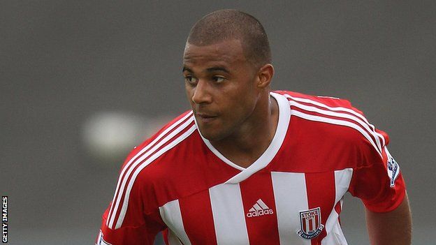 Bury sign Tom Soares & Ethan Ebanks-Landell - BBC Sport