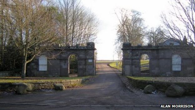Appeal after 'suspicious' Brechin Castle fire - BBC News