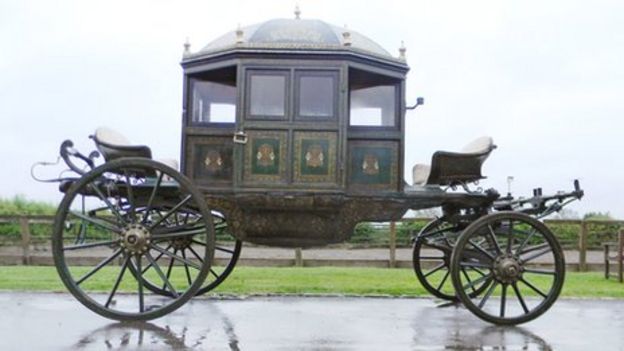 Royal Indian state carriage auctioned - BBC News