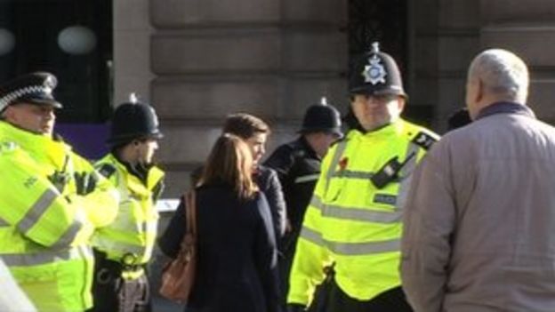 Man 'stable' after Nottingham stab attack - BBC News