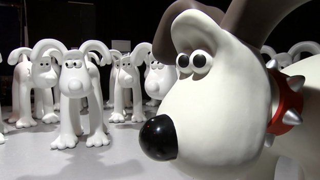 Giant Gromits to be set loose in Bristol for charity - BBC Newsround