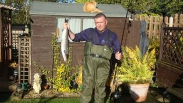 Missing angler Robert Heaton's body found - BBC News