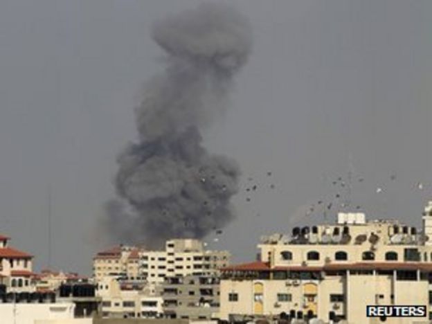 Mid-East press fears Gaza invasion - BBC News