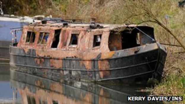 Human bones houseboat owner named as Kevin Pryor - BBC News