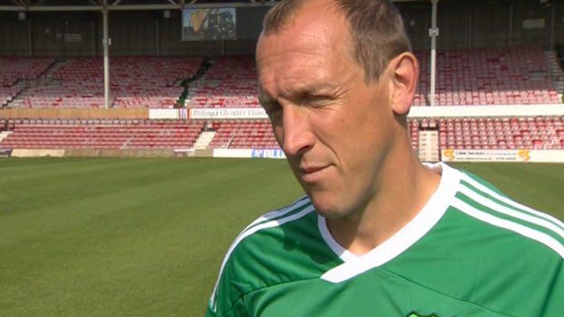 Wrexham boss Andy Morrell considering loan options - BBC Sport