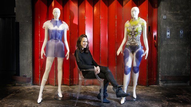 Black Eyed Peas wear Amy Thompson's unusual designs - BBC News