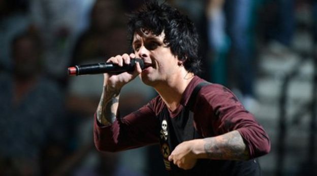Green Day to return to touring as singer recovers - BBC News