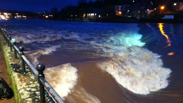 Borders flood defence work hailed as Galashiels scheme opens - BBC News