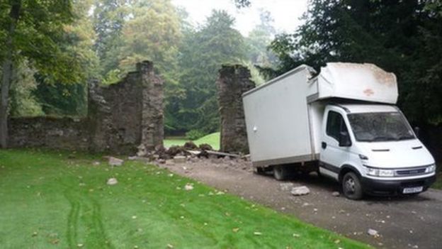 Scone Palace archway is restored after van crash - BBC News