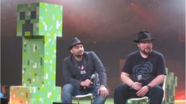 Minecraft fans gather for Minecon in Paris - BBC News