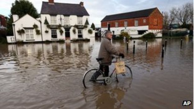 Floods in UK: Travel disrupted by heavy rain in northern England and ...