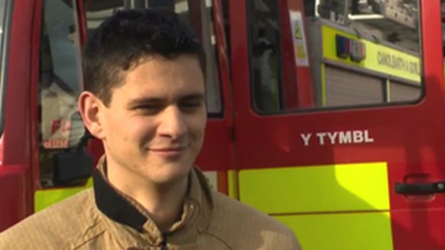 Wales firefighters: On-call crew numbers 'lowest since 2004' - BBC News