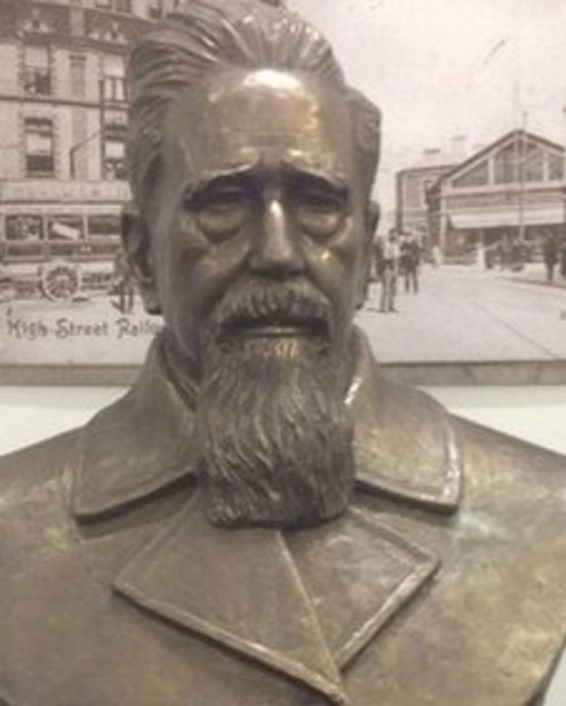 Swansea-China missionary Griffith John bust on display - BBC News