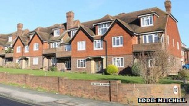 Hove husband quizzed over murder of Mary Saunders dies - BBC News