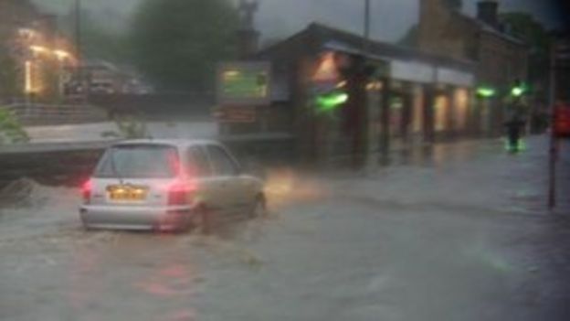 Festival marks Calder Valley fight back from floods - BBC News