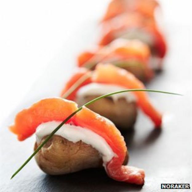 Norway's rakfisk: Is this the world's smelliest fish? - BBC News