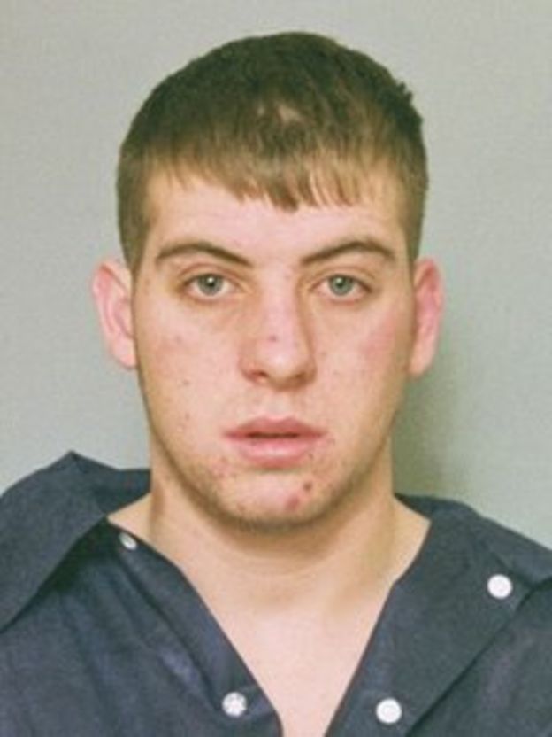 Leighton Williams: Police hunt prisoner who absconded - BBC News