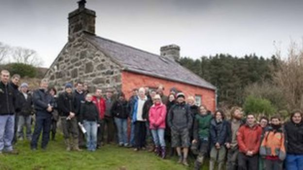 Crofter's home on Llyn peninsula seeks tenants - BBC News