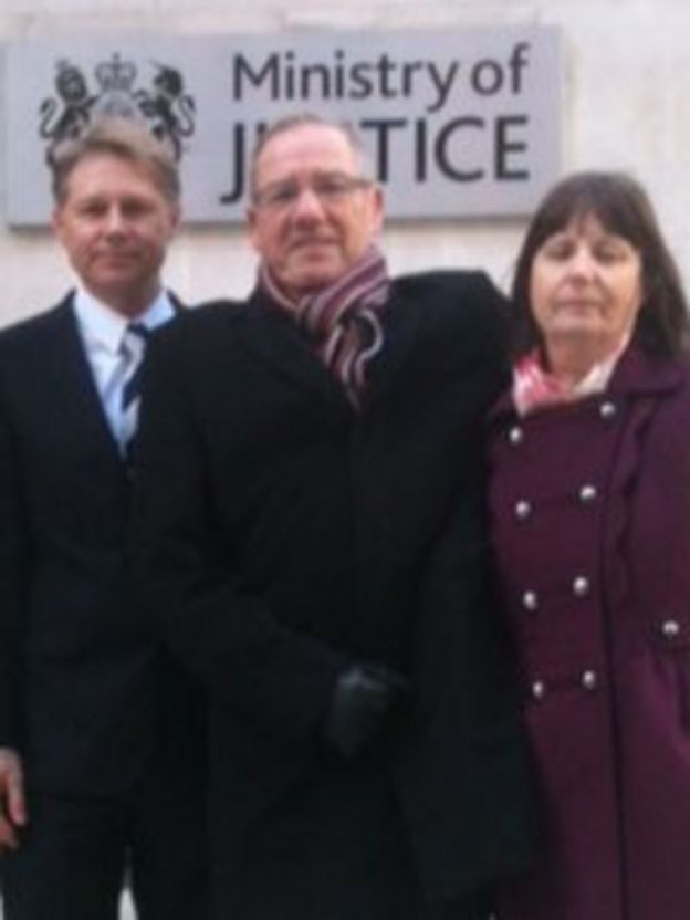 Tracey Bonnell's family in bid to extend killer's exclusion zone - BBC News