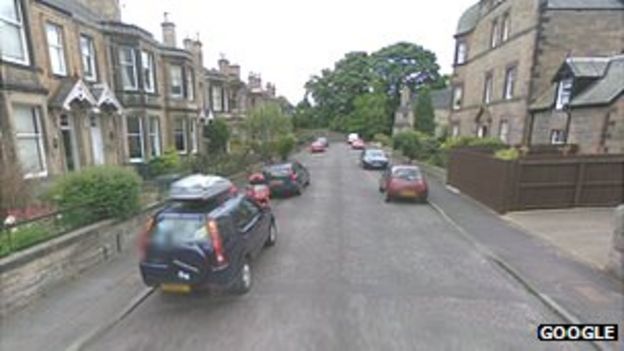 Cameron Park in Edinburgh house set on fire after break-in - BBC News