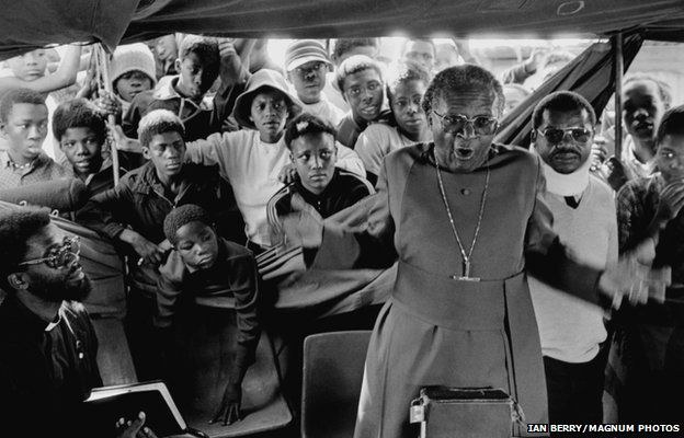 Revolution through the lenses of Magnum photographers - BBC News