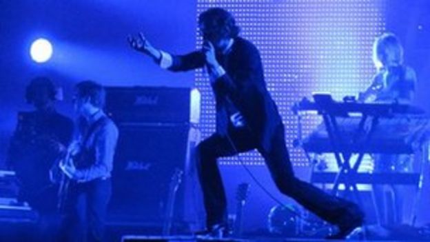 Pulp homecoming concert turns back time - BBC News