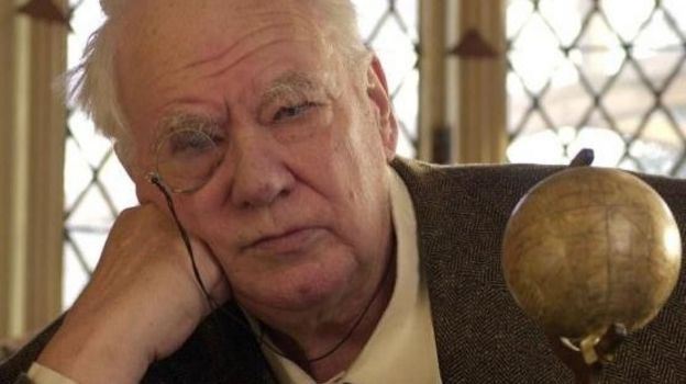 Sir Patrick Moore's archive acquired by the Science Museum - BBC News