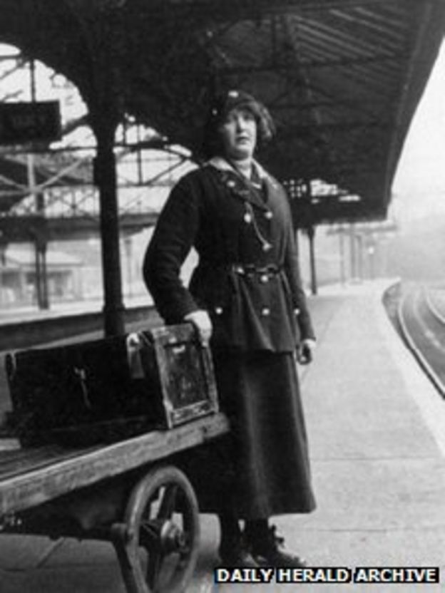 Working on the railway: The women who kept Britain on track - BBC News