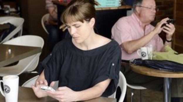 'Stalking apps' could be banned in US - BBC News