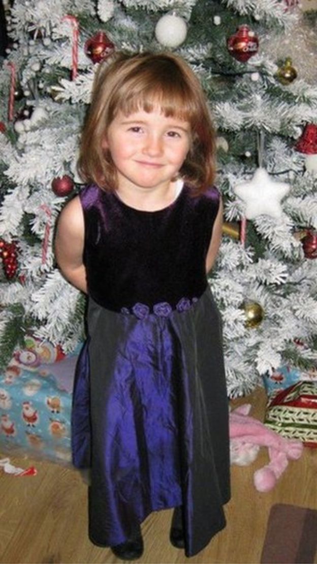 April Jones: Mum's Facebook 'come home for Christmas' plea - BBC News