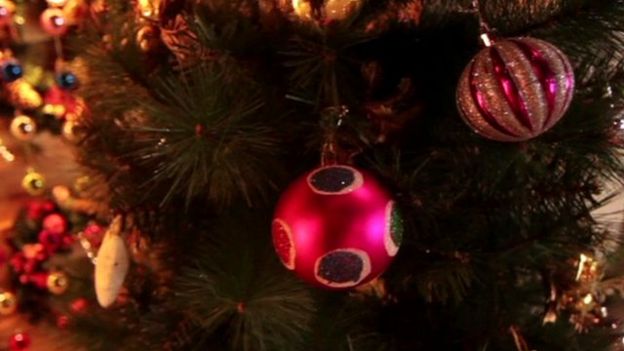 The Angel in Ripley is 'England's most Christmassy pub' - BBC News