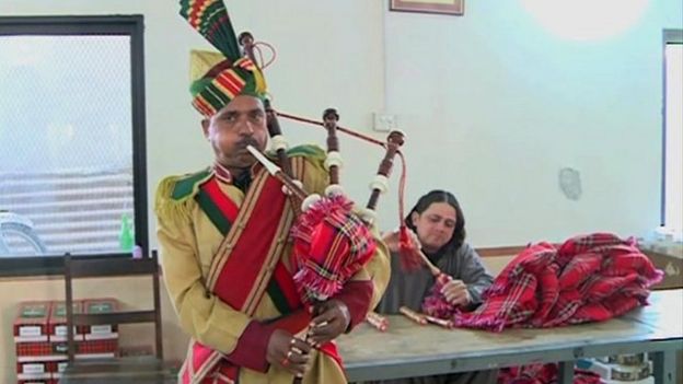 The Nigerian with a mission to see a bagpipe revival - BBC News