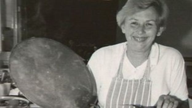 Church organist honoured for five decades of service - BBC News
