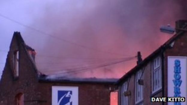 Barwell print works factory fire 'suspicious', say police - BBC News